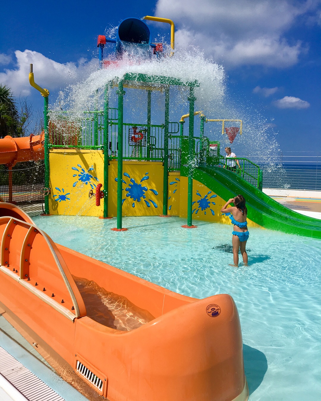 Chatan Pool and Splash Pad - WhiteWater
