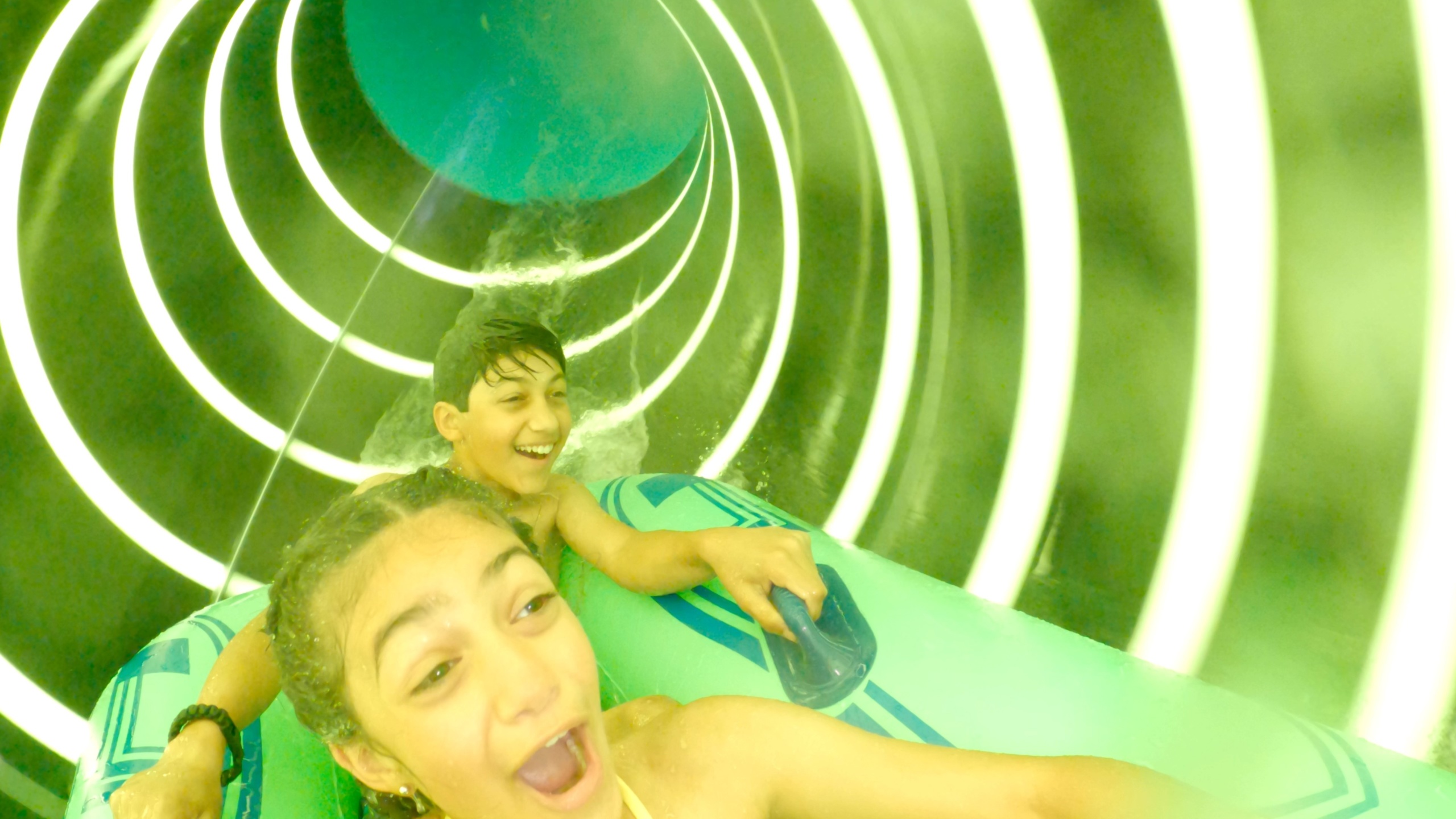 Hurricane Harbor Chicago - WhiteWater