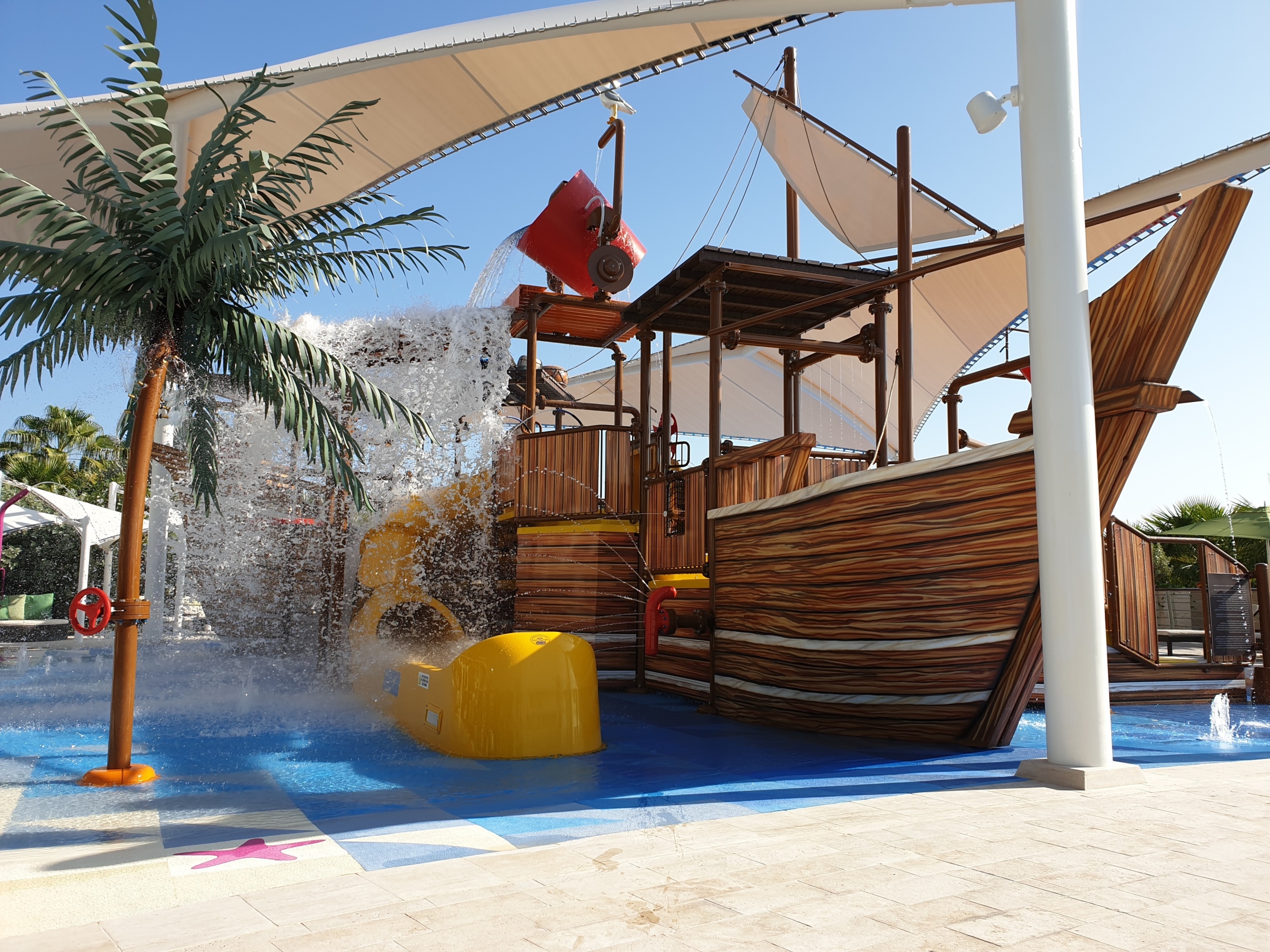 Four Seasons Hotel Bahrain Bay - WhiteWater