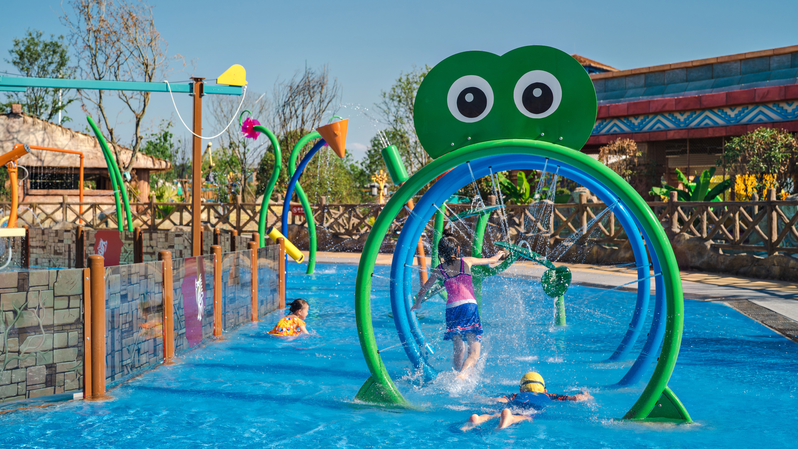 AquaSplash™ Splash Pad Equipment Company WhiteWater
