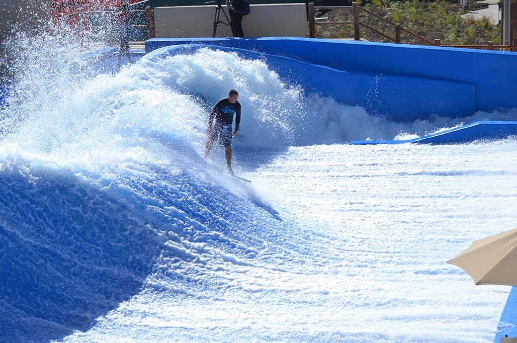 FlowCurl Surf Machine by FlowRider® - WhiteWater